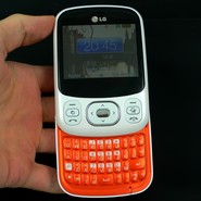 LG C320 Town – recenze oblázku s QWERTY uvnitř - Mobilizujeme.cz