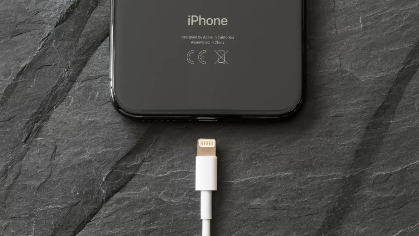 Na USB-C u iPhonu zapomeňte, ale Lightning konektor se dočká zajímavého ...