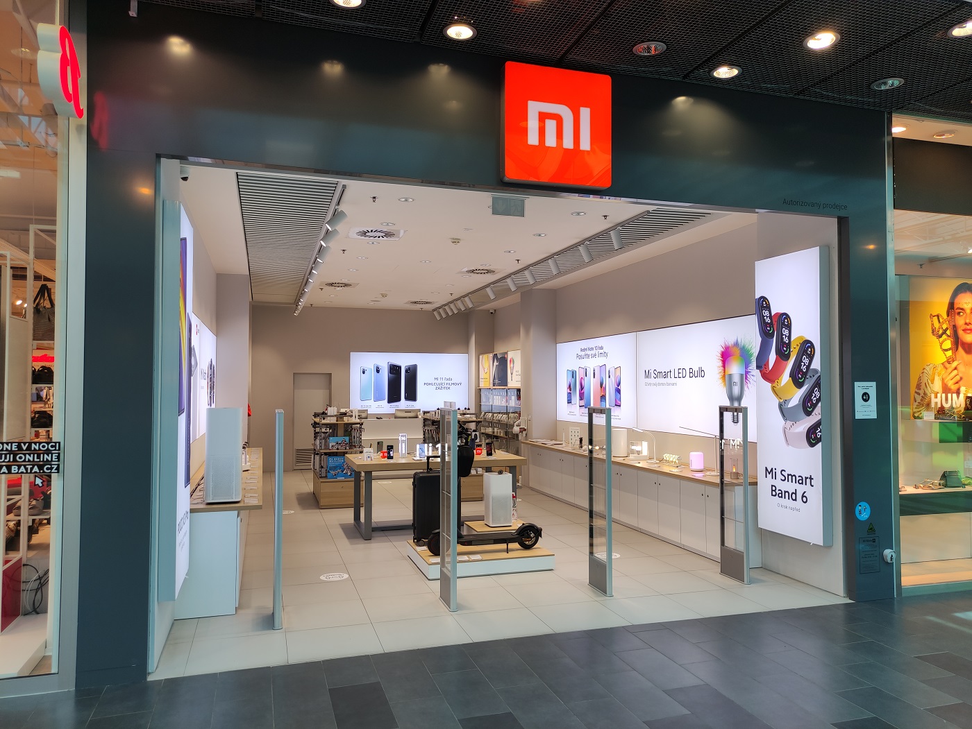 Xiaomi otvírá novou prodejnu! Přijďte za brutální slevou, telefon ...