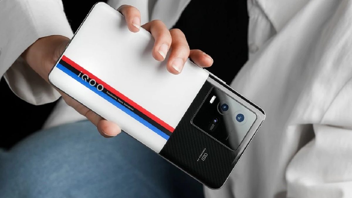 Řada iQOO 11 vyrazí dech! Krom 200W nabíjení má i ten nejlepší displej na světě - Mobilizujeme.cz