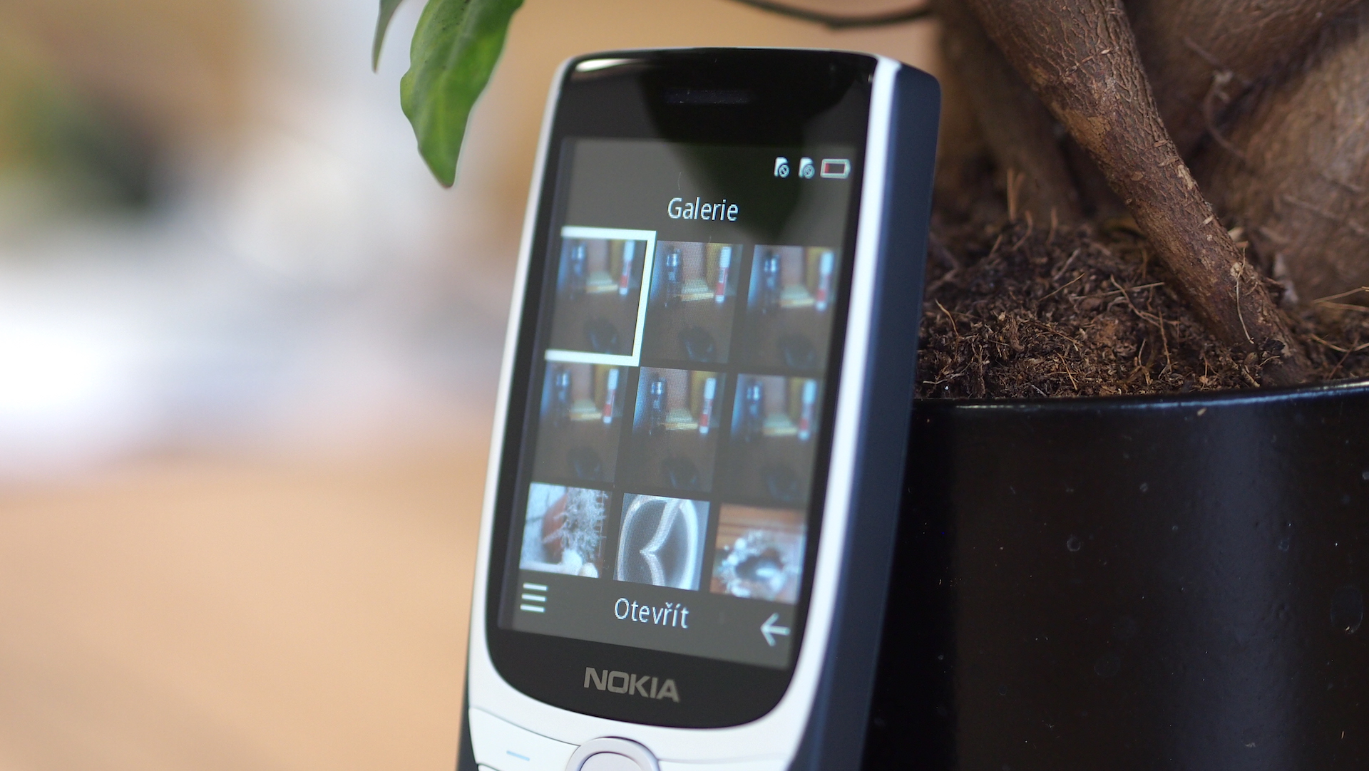 Recenze Nokia 8210 4G – Brnkání na retro strunu, které nezabralo ...