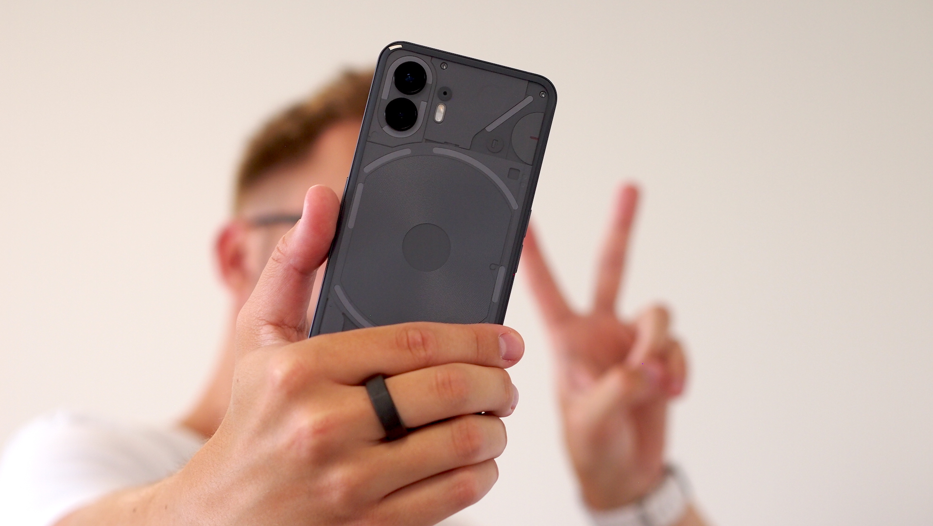 Nothing představil Phone (2). Vše, co musíte vědět a naše první dojmy z ...