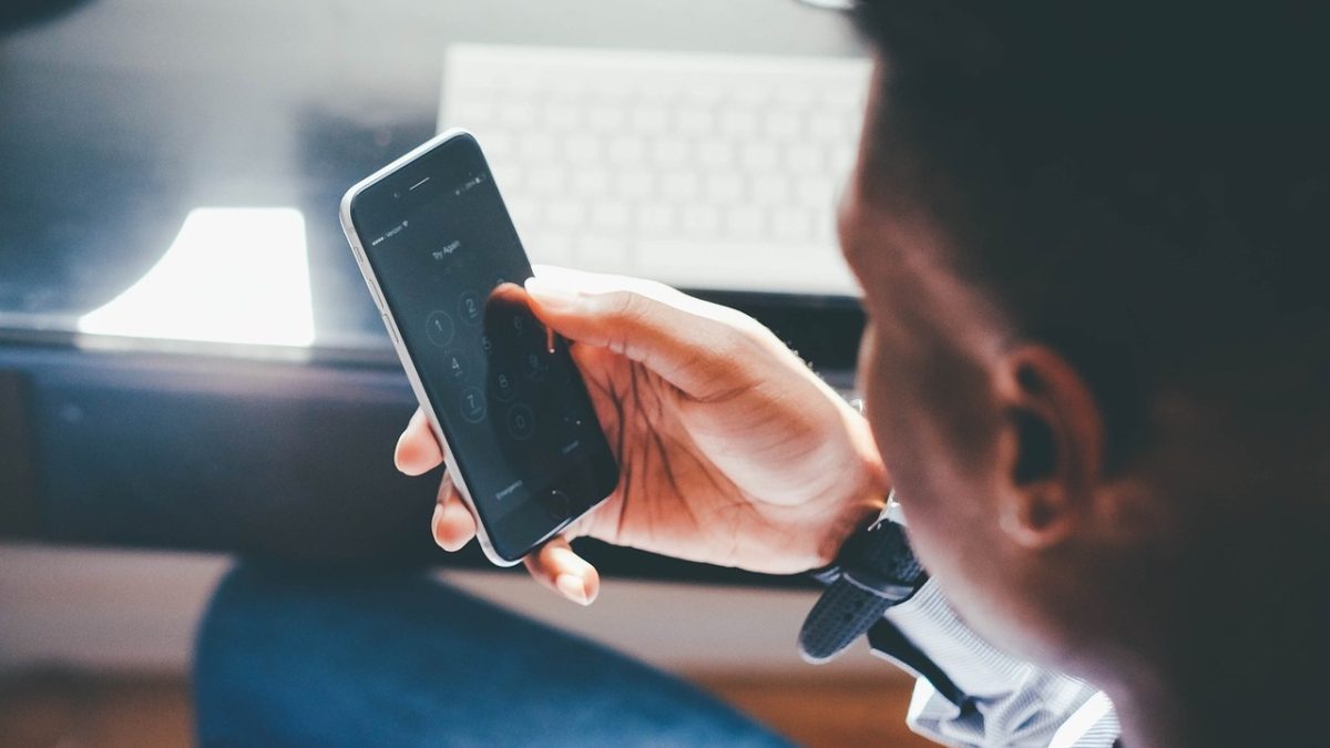 Kyberšmejdi neznají hranice. Snaží se vydělat na povodních přes falešné ...