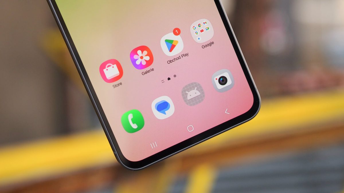 Populární telefon od Samsungu po aktualizaci zamrzá. Možná máme řešení ...